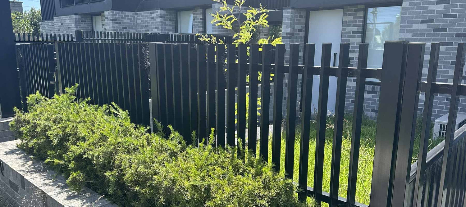 Blade Fencing – National Fencing Australia